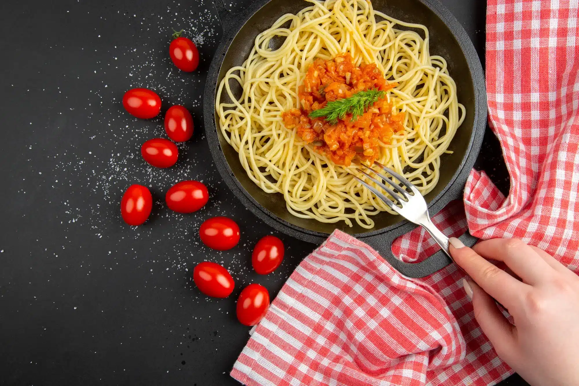 Should you cut Spaghetti with a Knife?